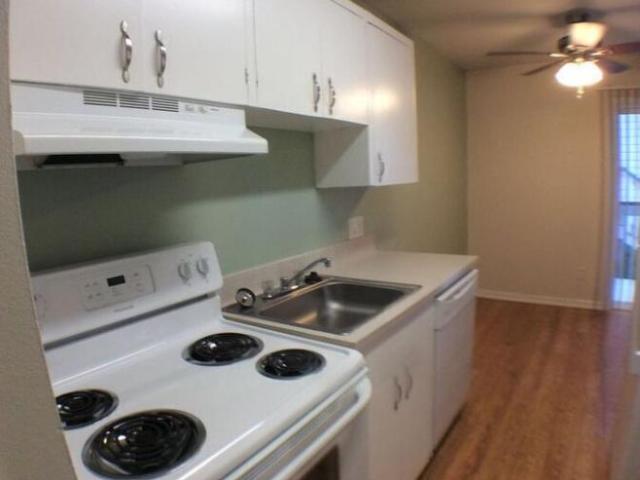 1 Br, 1 bath, Condo 11363 SE 27th Ave