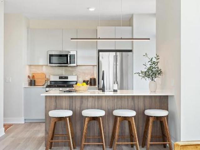 1 Br, 1 bath, Condo 1137 West Van Buren St