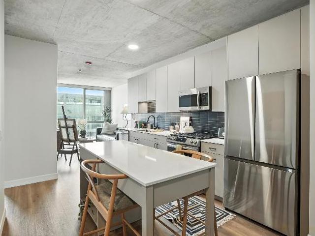 1 Br, 1 bath, Condo 1155 W Carroll Ave