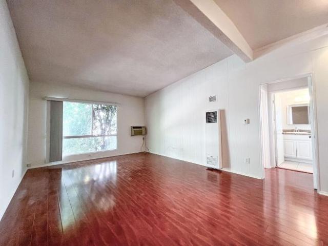 1 Br, 1 bath, Condo 1152 Poinsettia Place