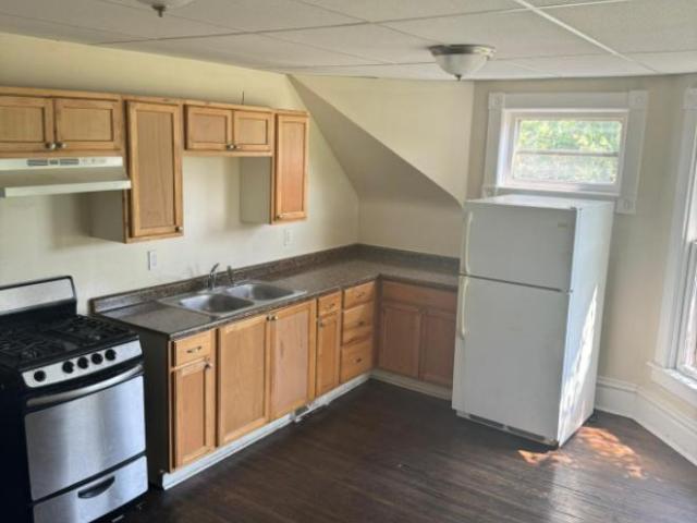 1 Br, 1 bath, Condo 116 College St