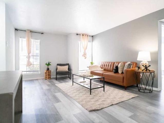 1 Br, 1 bath, Condo 11700 Metric Blvd