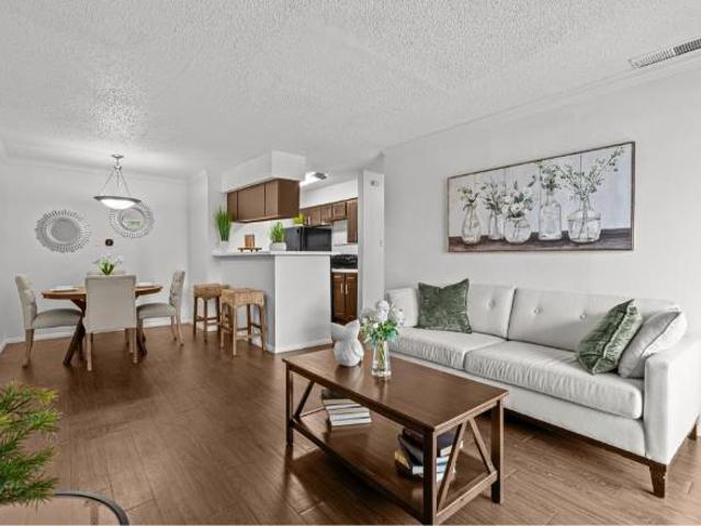 1 Br, 1 bath, Condo 11701 Metric Blvd