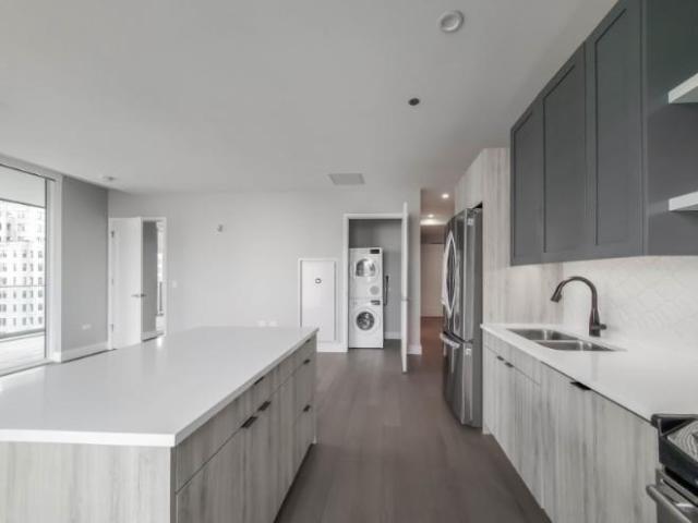 1 Br, 1 bath, Condo 1188 N Clark St