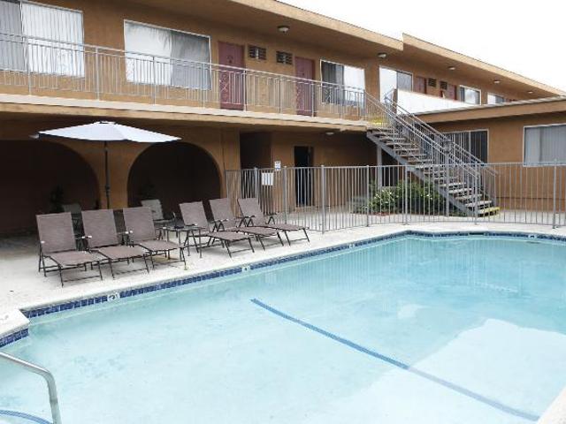 1 Br, 1 bath, Condo 11920 Chandler Blvd