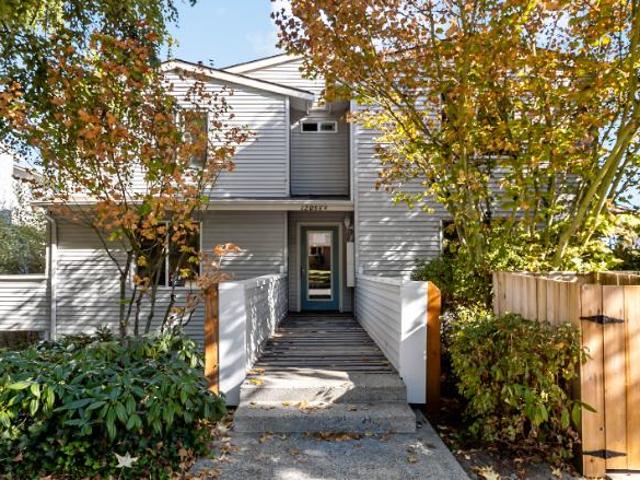 1 Br, 1 bath, Condo 12054 Roosevelt Way NE
