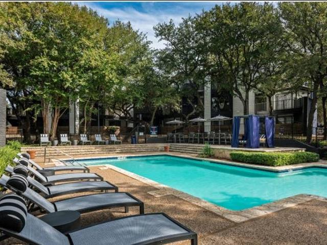 1 Br, 1 bath, Condo 12001 Metric Blvd