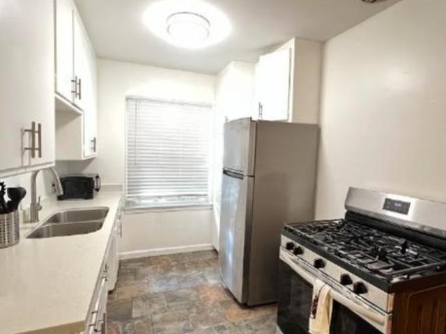 1 Br, 1 bath, Condo 12021 Louise Ave