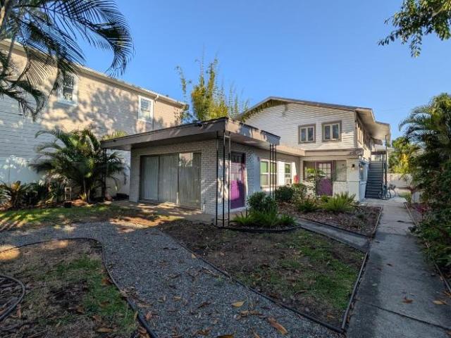 1 Br, 1 bath, Condo 121 18th Ave N