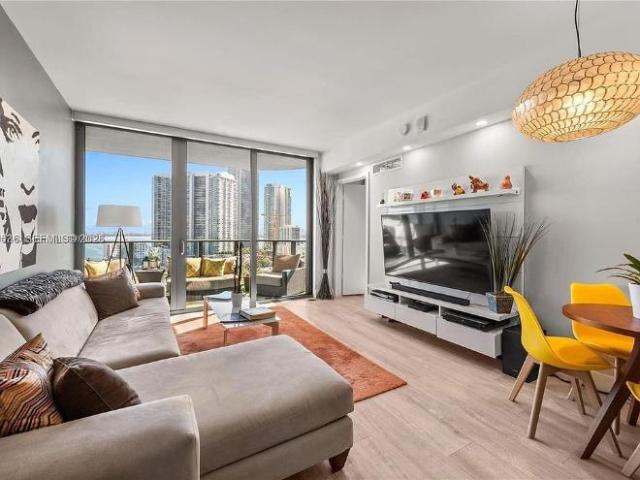 1 Br, 1 bath, Condo 121 NE 34th St