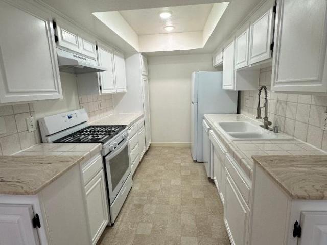 1 Br, 1 bath, Condo 121 S Swall Dr