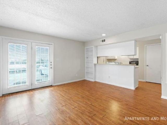 1 Br, 1 bath, Condo 1229 N Lbj