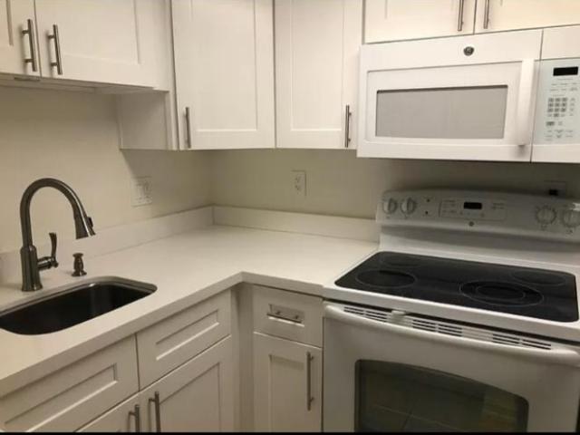 1 Br, 1 bath, Condo 12221 W Bell Rd