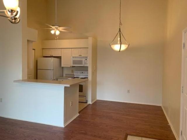 1 Br, 1 bath, Condo 1222 Bermuda Lakes Ln