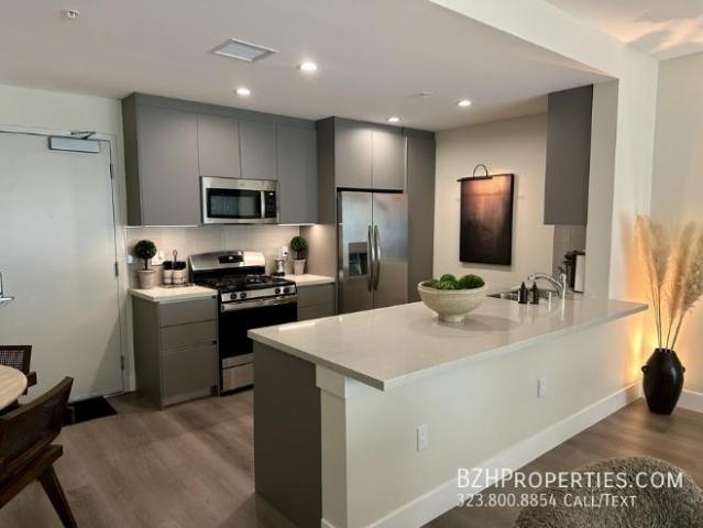 1 Br, 1 bath, Condo 1223 N Hayworth Ave