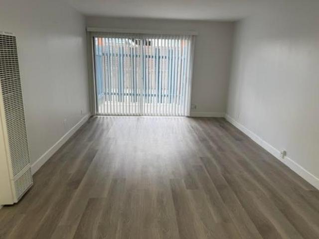 1 Br, 1 bath, Condo 1230 Brookside