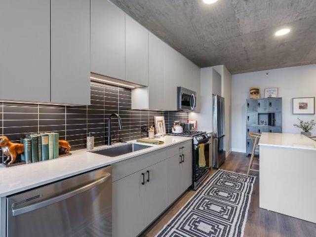 1 Br, 1 bath, Condo 123 N May