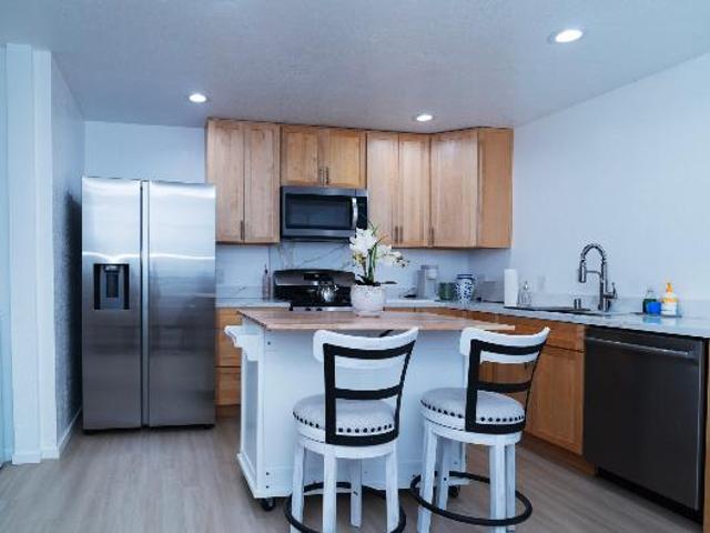 1 Br, 1 bath, Condo 123 Novato Sunset Parkway