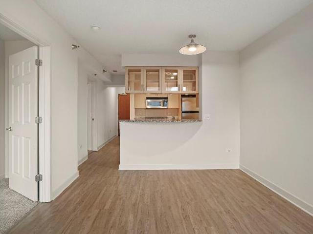 1 Br, 1 bath, Condo 1249 S Michigan Ave