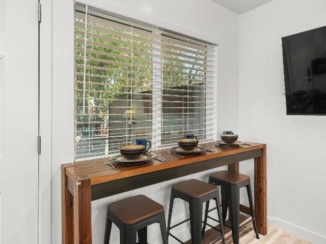 1 Br, 1 bath, Condo 1242 E Pierce St