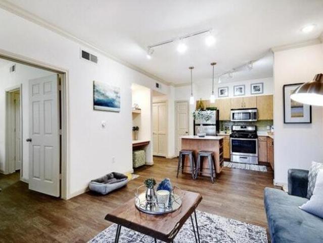 1 Br, 1 bath, Condo 12430 Metric Blvd