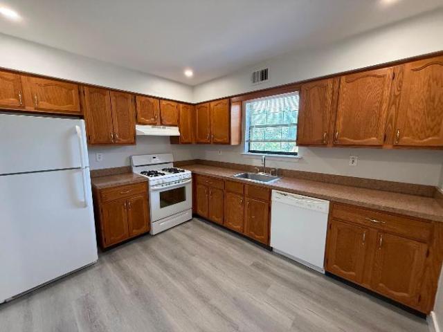 1 Br, 1 bath, Condo 1255 Route 166