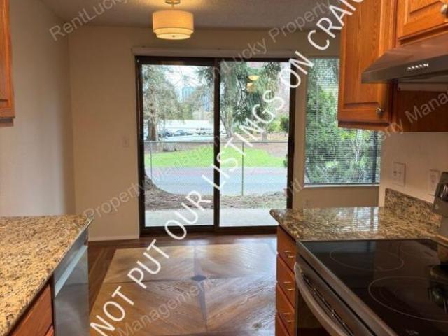 1 Br, 1 bath, Condo 12510 NE 117th Pl
