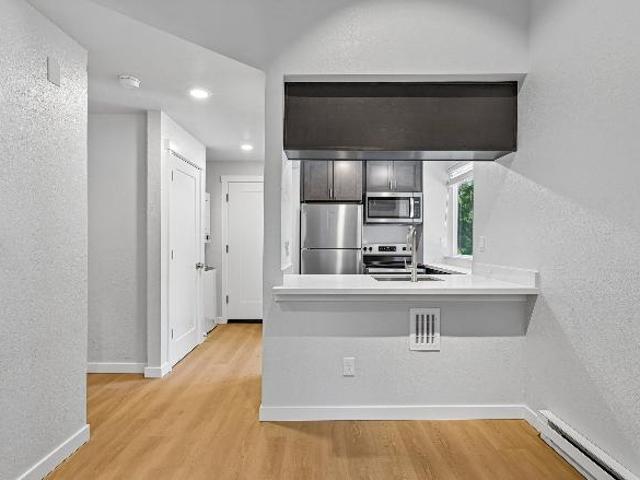 1 Br, 1 bath, Condo 12607 NE 119th St