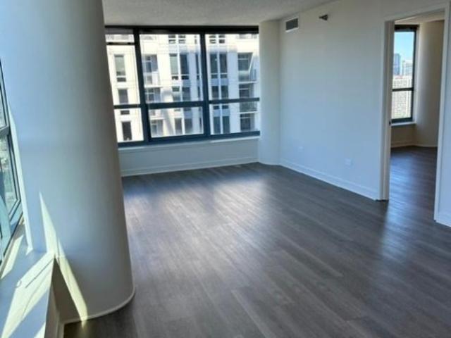 1 Br, 1 bath, Condo 1261 S Michigan Ave