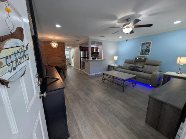 1 Br, 1 bath, Condo 1282 Beach Blvd