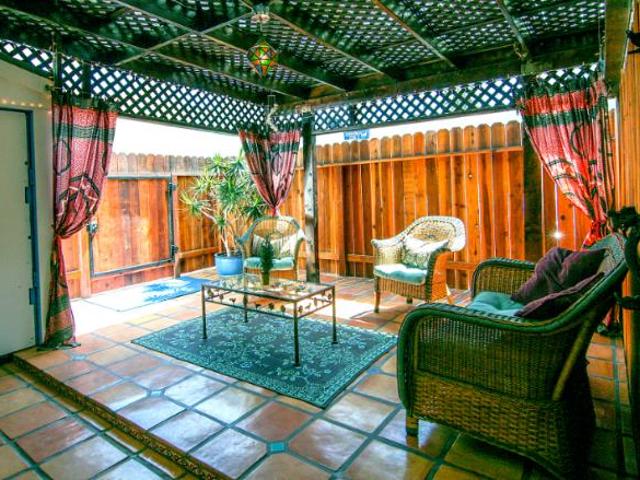 1 Br, 1 bath, Condo 12 South Venice Blvd