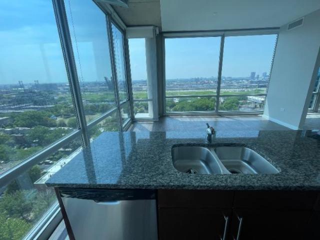 1 Br, 1 bath, Condo 1307 On Michigan