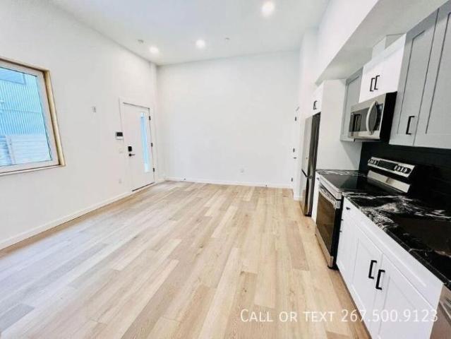 1 Br, 1 bath, Condo 1309 11 Hope St