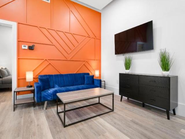 1 Br, 1 bath, Condo 1301 E Columbus Dr