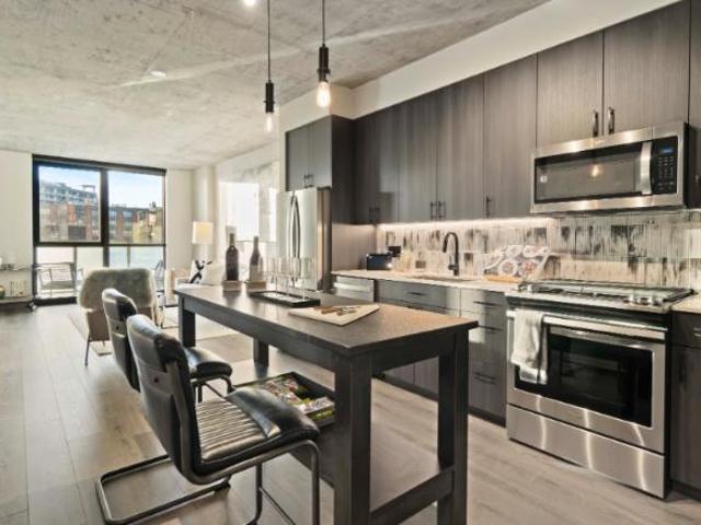 1 Br, 1 bath, Condo 1335 W Lake St