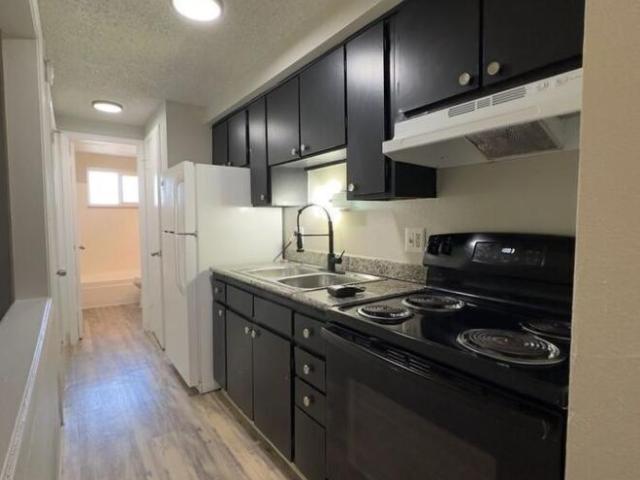 1 Br, 1 bath, Condo 1330 W Mississippi Ave