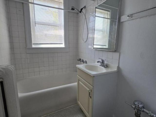 1 Br, 1 bath, Condo 1333 West Birchwood Avenue