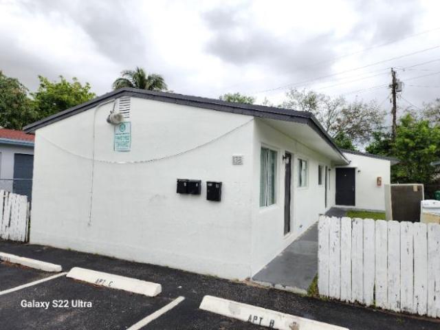 1 Br, 1 bath, Condo 133 Sw 5 Ct