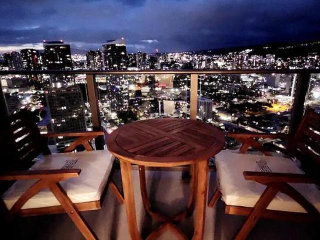 1 Br, 1 bath, Condo 1388 Kapiolani Blvd