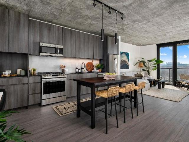 1 Br, 1 bath, Condo 1380 W Randolph St