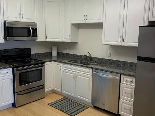 1 Br, 1 bath, Condo 1397 Broadview Ave