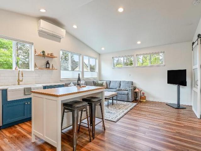 1 Br, 1 bath, Condo 1405 NW Davenport Ave