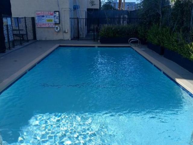 1 Br, 1 bath, Condo 1405 N New Hampshire