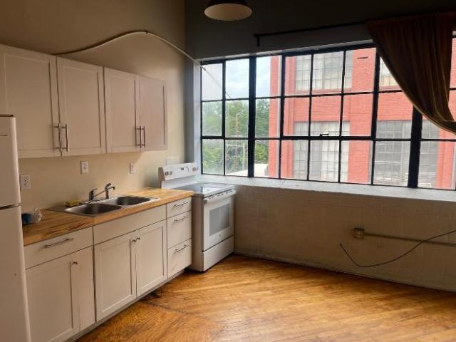 1 Br, 1 bath, Condo 1415 Kemper Str