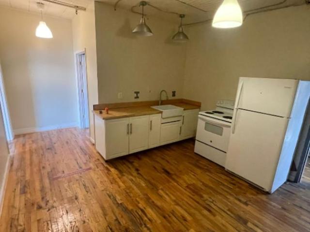 1 Br, 1 bath, Condo 1415 Kemper Str