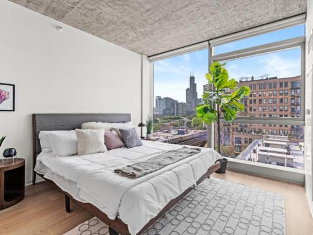 1 Br, 1 bath, Condo 1410 S Wabash Ave