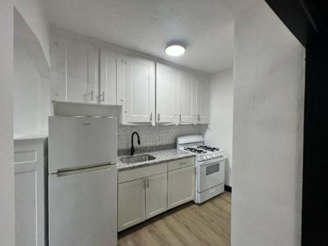 1 Br, 1 bath, Condo 1411 Roycroft Ave