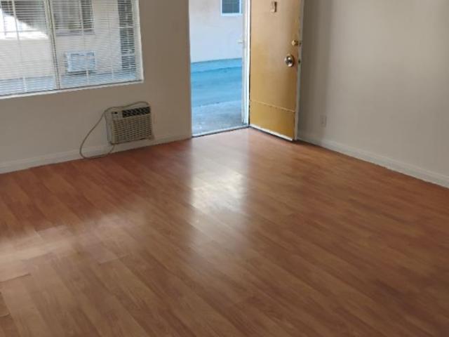 1 Br, 1 bath, Condo 14129 Vanowen Street