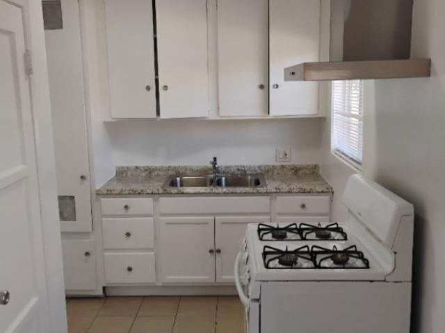 1 Br, 1 bath, Condo 14129 Vanowen Street