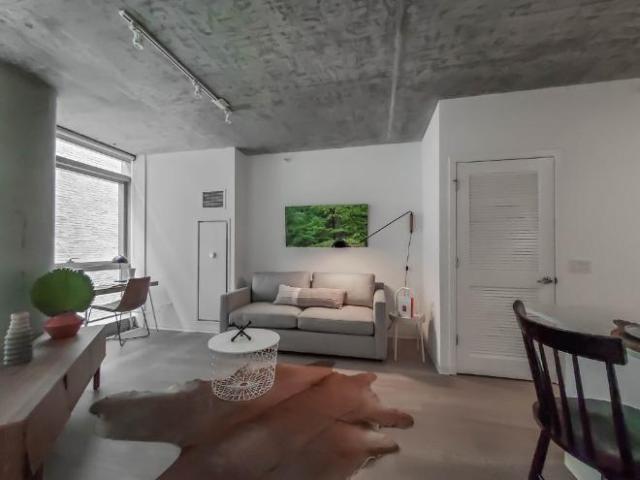 1 Br, 1 bath, Condo 1412 S Wabash Ave